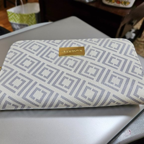Liz Claiborne | Bags | Liz Claiborn Wallet With Lots Od Storage For ...